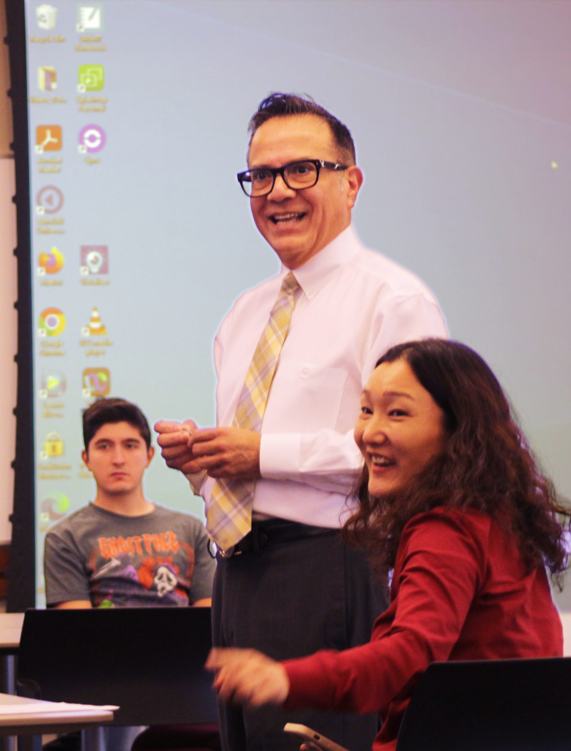 CAMPUS: Guest speaker visits TAMIU class – The Bridge News
